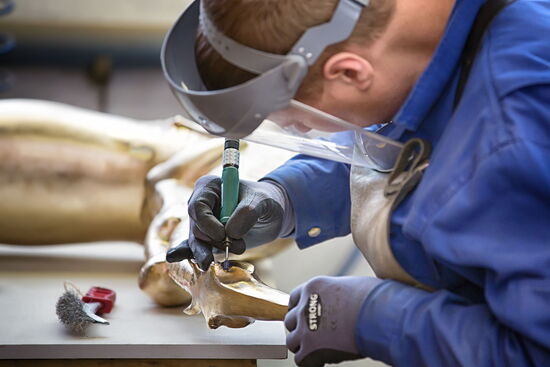 Ziselieren, Patinieren und Veredelungen - Kunstgießerei Lauchhammer